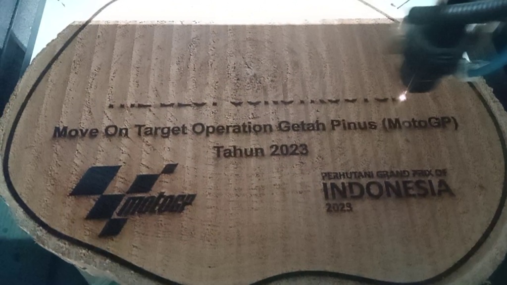 Tukang Grafir Kayu - Jasa Grafir Laser CNC Kayu dan Papan Triplek