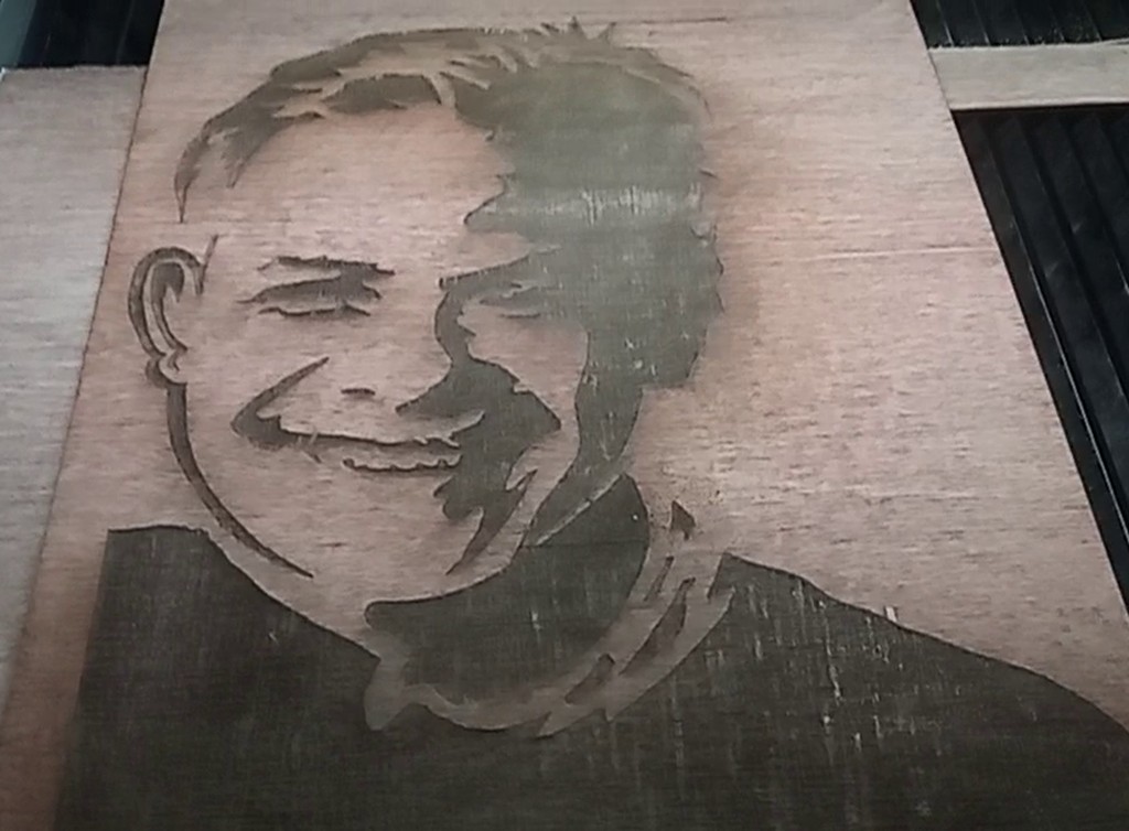 Tukang Grafir Kayu - Jasa Grafir Laser CNC Kayu dan Papan Triplek